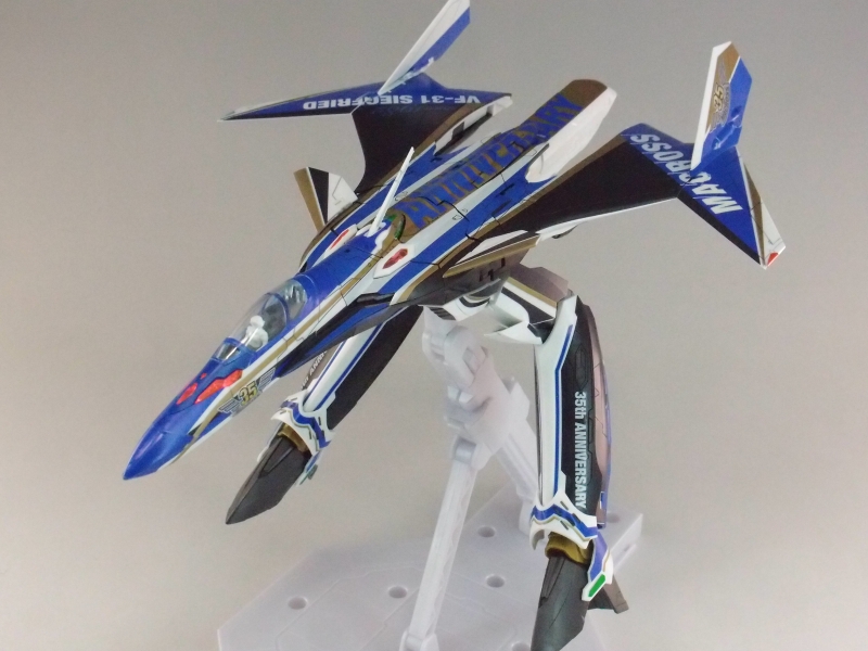 1/72 VF-31Jジークフリード (マクロス35周年塗装機)(マクロスデルタ)レビュー | KenBill Blog
