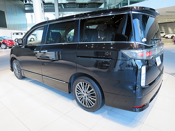 日産 エルグランド プレミアム アーバンクロム Nissan Elgrand Premium Urban Chrome | Car and Moto in Japan