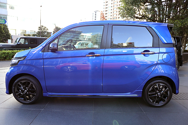 ホンダ Nワゴン カスタム 特別仕様車 2トーン カラー スタイル Honda N-WGN Custom Turbo SS 2Tone Color Style | Car and Moto ...