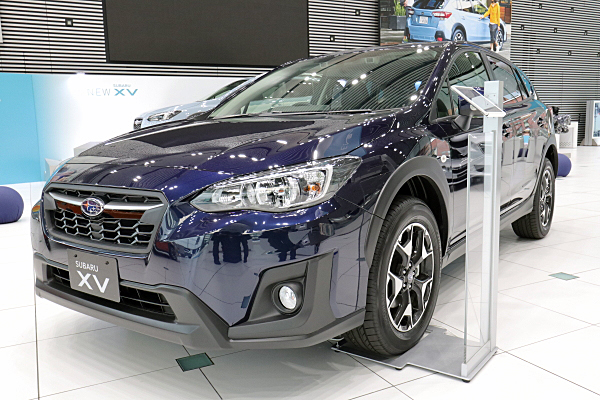スバル XV 1.6i-L アイサイト : ダークブルー Subaru XV 1.6i-L EyeSight : Dark Blue | Car and Moto in Japan