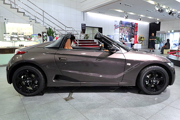 ホンダ S660 α ブルーノ レザー エディション Honda S660 α "Bruno Leather Edition" | Car and Moto in Japan