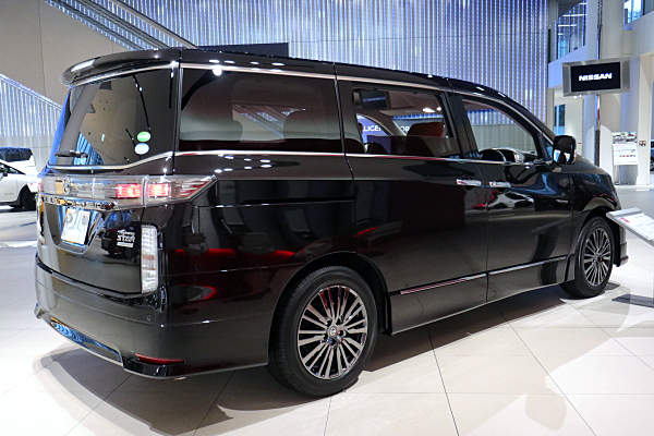 日産 エルグランド ジェットブラック アーバンクロム Nissan Elgrand "Jet black Urban Chrome" | Car and Moto in Japan