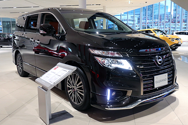 日産 エルグランド ジェットブラック アーバンクロム Nissan Elgrand "Jet black Urban Chrome" | Car and Moto in Japan
