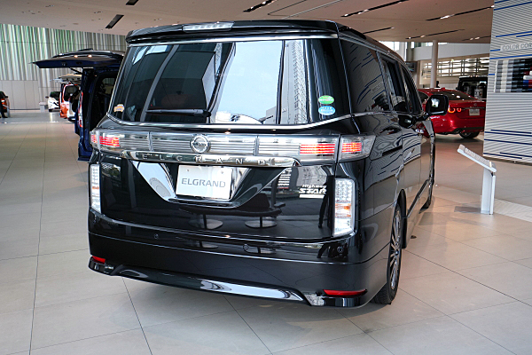 日産 エルグランド ジェットブラック アーバンクロム ブラック Nissan Elgrand "Jet Black Urban Chrome" : Black | Car and Moto ...