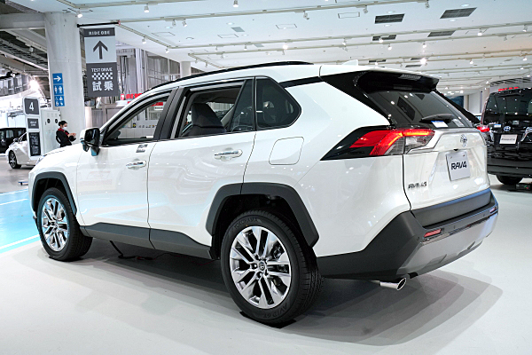 トヨタ RAV4 G Zパッケージ ホワイト (2) Toyota RAV4 G "Z Package" : White (2) | Car and Moto in Japan