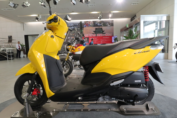 ホンダ リード125 スペシャル イエロー Honda LEAD 125 Special : Yellow | Car and Moto in Japan