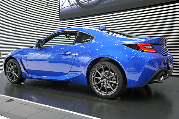 スバル BRZ S (6MT) ブルー Subaru BRZ S (6MT) : Blue | Car and Moto in Japan