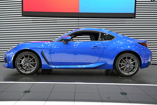 スバル BRZ S (6MT) ブルー Subaru BRZ S (6MT) : Blue | Car and Moto in Japan