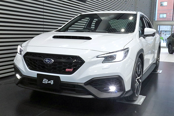 スバル WRX S4 STIスポーツ R EX ホワイト Subaru WRX S4 STI Sport R EX : White | Car and Moto in Japan