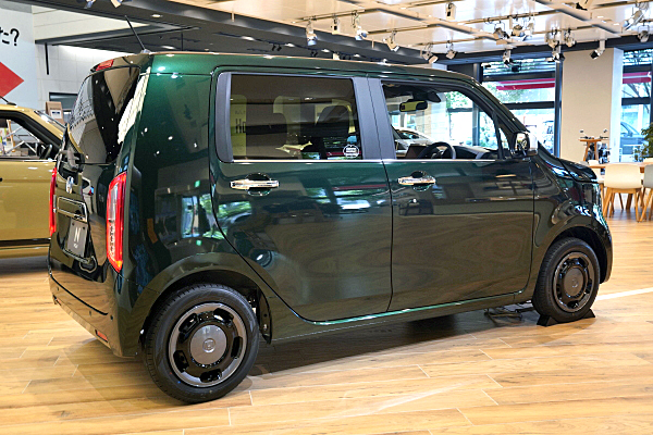 ホンダ Nワゴン L スタイルプラス ビター グリーン Honda N-WGN L "STYLE+ BITTER" : Green | Car and Moto in Japan