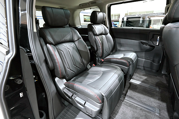 日産 エルグランド 250ハイウェイスター プレミアム アーバンクロム ブラック Nissan Elgrand 250 Highway STAR Premium Urban Chrome ...