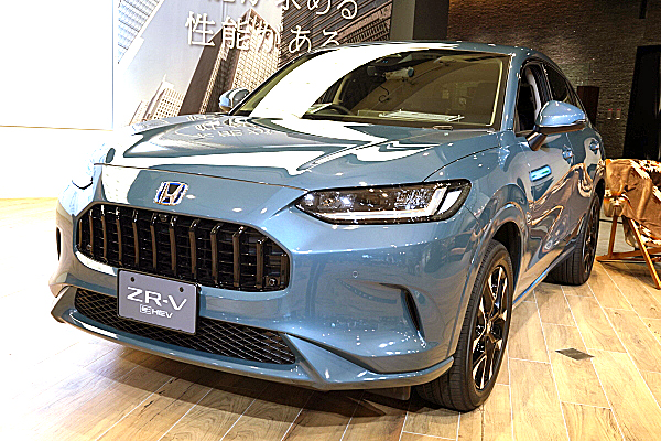 ホンダ ZR-V e:HEV Z ノルディックフォレストパール Honda ZR-V e:HEV Z : Nordic forest pearl | Car and Moto in Japan