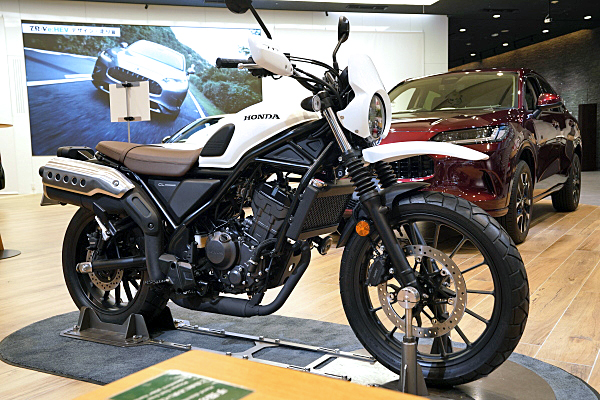ホンダ CL250 ホワイト Crossスタイル Honda CL250 : White "Cross Style" | Car and Moto in Japan