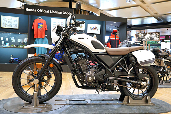 ホンダ CL250 ホワイト Crossスタイル Honda CL250 : White "Cross Style" | Car and Moto in Japan