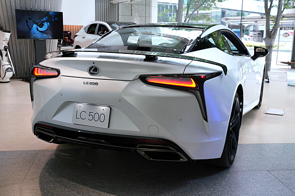 レクサス LC500 特別仕様車 エッジ 北米仕様 ホワイト Lexus LC500 "EDGE" U.S.A Spec. : White | Car and Moto in Japan