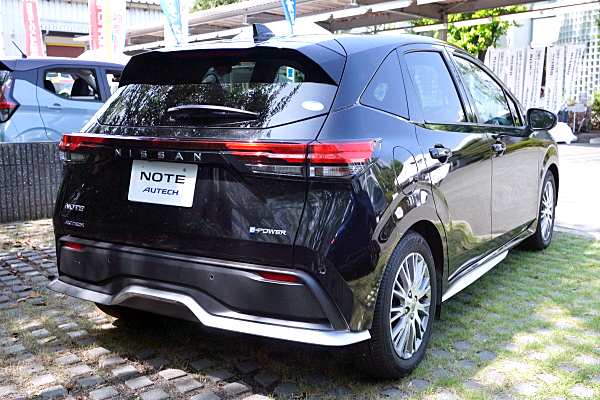日産 ノート オーテック ブラック Nissan Note Autech : Black | Car and Moto in Japan