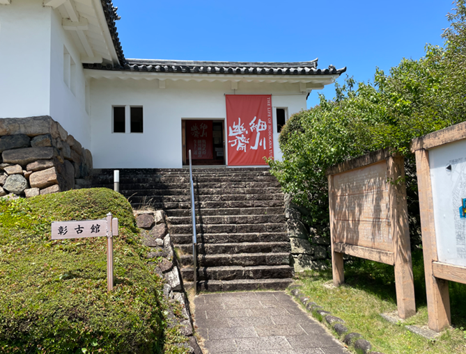 訪ねました。慶長5年（1600年）7月、関ヶ原の戦いの前哨戦・丹後田辺城で戦いが起こり。「田辺城の戦い・この戦いでは西軍1万5000に対し、東軍方の細川藤孝が500名と共に籠城。細川方に圧倒的 ...