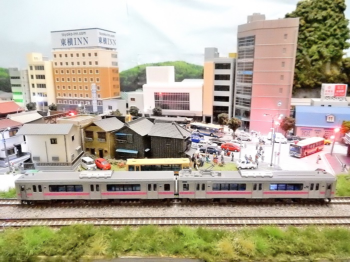 Nゲージ鉄道模型】<入線報告>KATO 10-1558 701系0番台 秋田色 Nゲージ鉄道模型】<入線報告>KATO 10-1558 701系0番台 秋田色