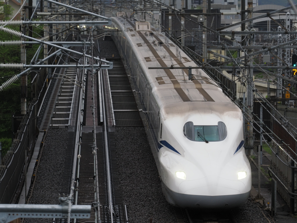 No.2084 N700S J14 J40 J5編成 雨の本町跨線橋(東山トンネル西)にて | TETSUYA氏ブログ