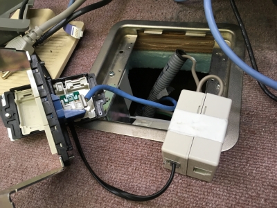 saxa製UT700Std・電話機移設工事☆ | ネオくん日誌