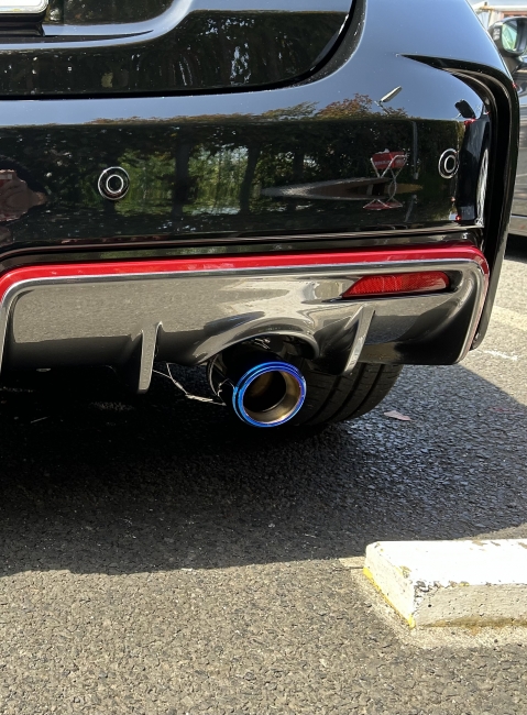 【取付レビュー】ノート E12 HE12 NISMO テーパー マフラーカッター 90mm ブルー 焼色タイプ 1本 NISSAN 日産 NOTE NISMO e-powerの取付レビューを ...