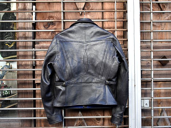 実名ジョンソンブロスのレザースポジャケが再び登場 実名ジョンソンブロスのレザースポジャケが再び登場