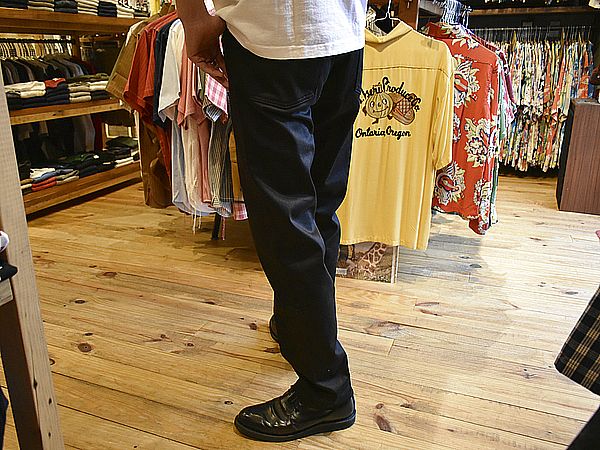 カラーパンツ発売初期のモデル!!セルヴィッジ付きサテンパンツ カラーパンツ発売初期のモデル!!セルヴィッジ付きサテンパンツ