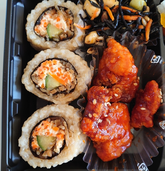 【デパ地下】RF1のお弁当『玄米ロール入り 30品目の Salad bento』取り合わせ良く満足感高し | Pontaな毎日