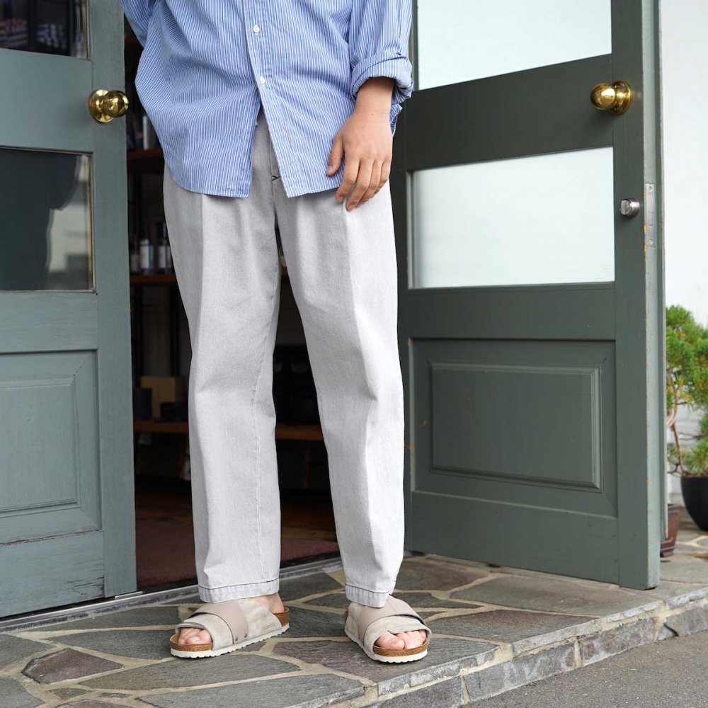 FARAH / Two-tuck Wide Tapered Pantsでお気に入りの1本を FARAH / Two-tuck Wide Tapered Pantsでお気に入りの1本を