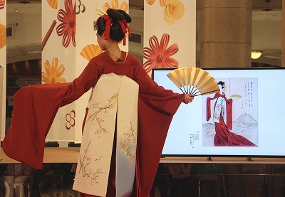 竹久夢二展」夢二作品に描かれた着物と帯を展示 | 青い日記帳 竹久夢二展」夢二作品に描かれた着物と帯を展示 | 青い日記帳
