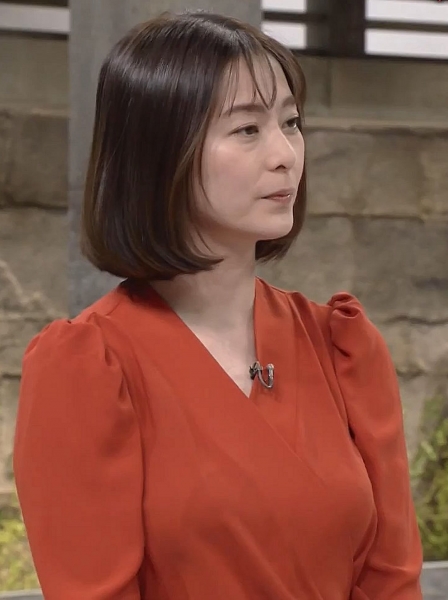 杉浦友紀、ースリーブの巨乳と、うっすら浮き出た谷間！！ | 新・女子アナ図鑑