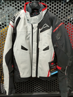 【10月1日の営業について】 2024-2025FWモデル K-2861 アキュートジャケット K-2858 アロフトジャケット ：KUSHITANI 針テラス店 | KUSHITANI 針テラス