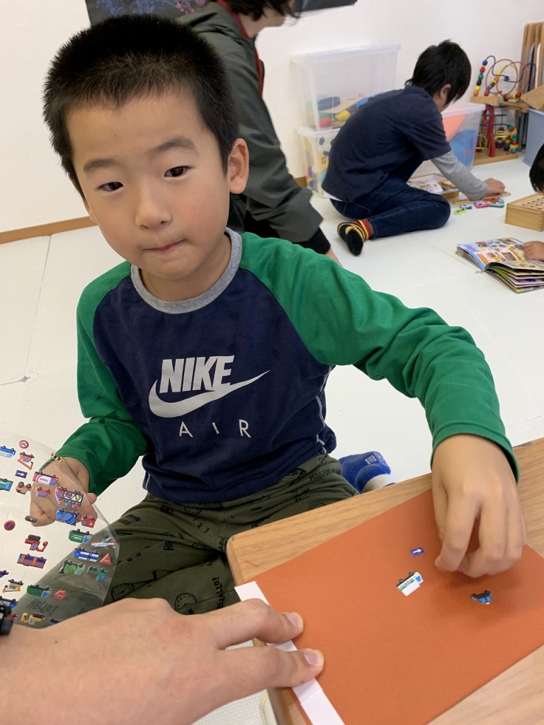 秋の制作 ～みの虫を作ろう～ | 放課後等デイサービスCOLORSのブログ