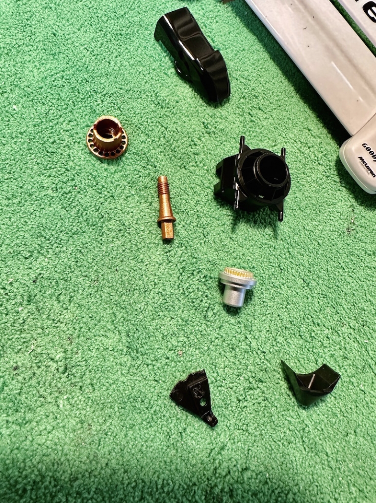 デアゴスティーニ MP4/4製作の続き！フロントアップライト組み立て！なぜ1輪に、キャリパーが2個！！！！今は、見たことない！ | スーパー ...