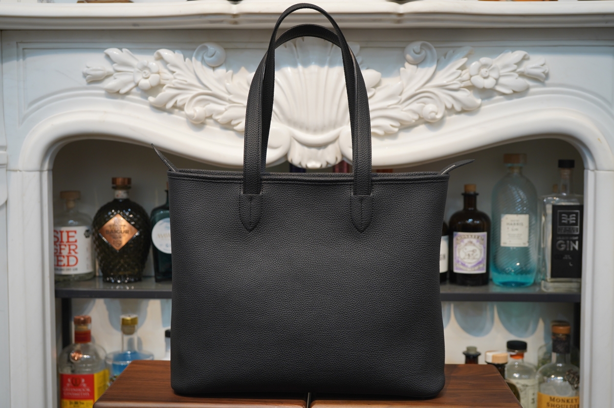 ル・ボナーさんより待望の新作バッグ、絶妙な塩梅に出来たフェルミートートの登場です！！ | CIRCLE OF CIRCUS（南青山CIRCLE ...