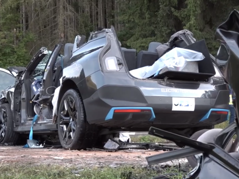 ドイツでBMW iXがクラッシュ | BMWおたっきーず！Blog - BMW総合情報ブログ