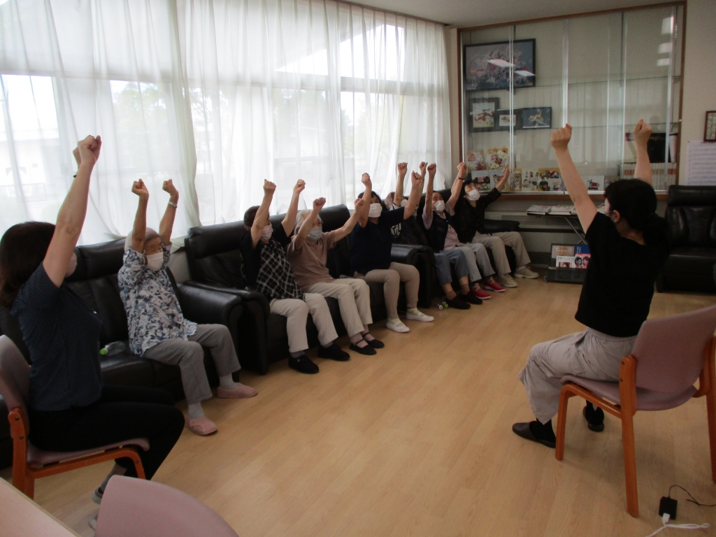 デイホームまつぼっくり 音楽リハビリ | 松風会 最新情報ブログ