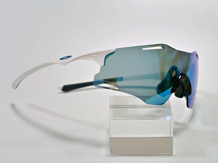 【OAKLEY新作”CYBER ZERO”】 | HAYASHI-MEGANE BLOG(2)