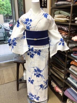 白地に藍色のスッキリとした大人浴衣 | 時代布池田ブログ