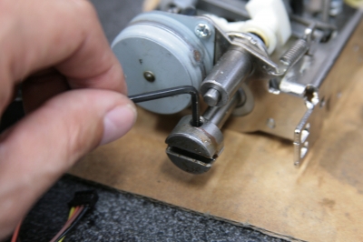 brother AT307(SC307) ブラザー社 エリート307の送り歯ユニットの交換 | 北九州でミシンの修理、ときどき魚釣りも…