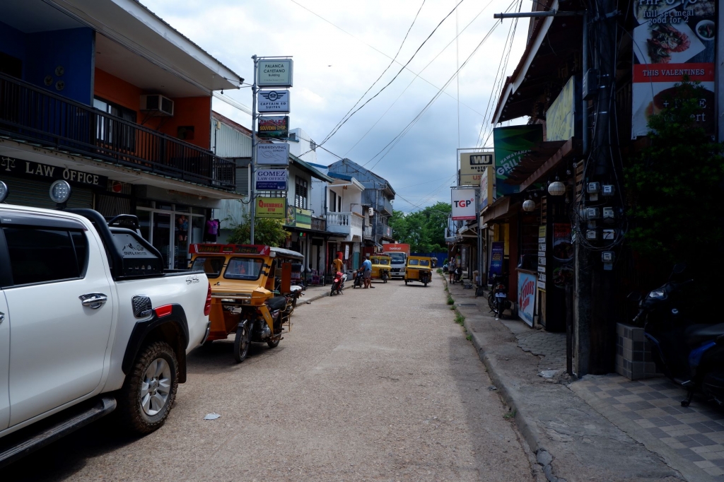 パラワン・コロン島紀行 2023年 1日目 その－(2) ホテルから町を歩きながら港へ | セブ島工房