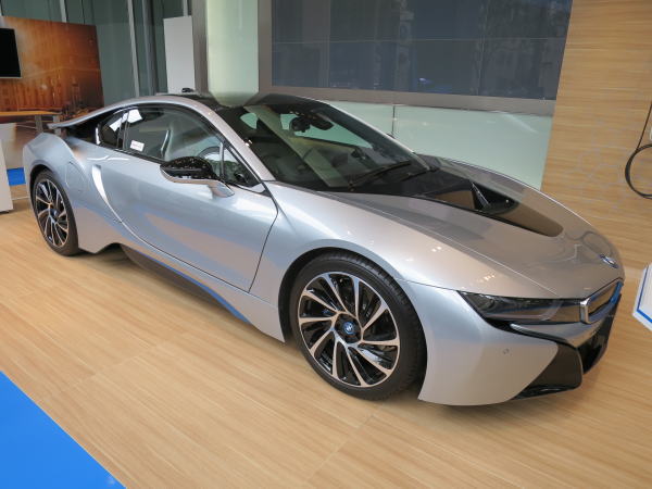 BMW i8 シルバー BMW i8 Silver | Car and Moto in Japan