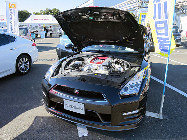日産 GT-R VR38 エンジン組立 実演 Nissan GT-R VR38 engine assembly demonstration ...