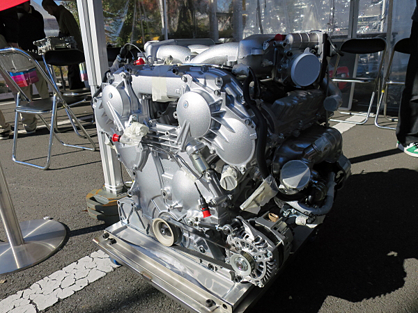 日産 GT-R VR38 エンジン組立 実演 Nissan GT-R VR38 engine assembly demonstration ...