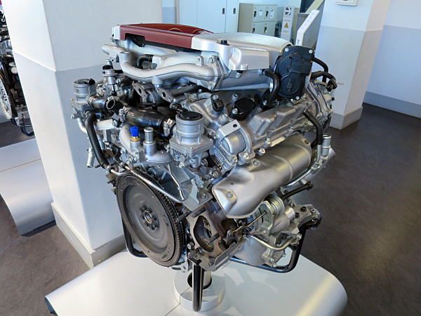 日産 GT-R VR38 エンジン組立 実演 Nissan GT-R VR38 engine assembly demonstration ...