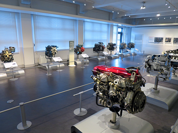 日産 GT-R VR38 エンジン組立 実演 Nissan GT-R VR38 engine assembly demonstration ...