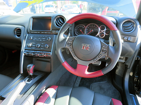 日産 GT-R VR38 エンジン組立 実演 Nissan GT-R VR38 engine assembly demonstration ...