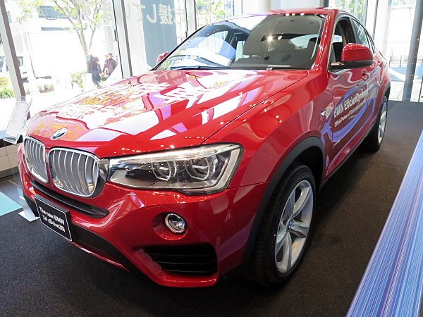 BMW X4 xDrive 28i | Car and Moto in Japan