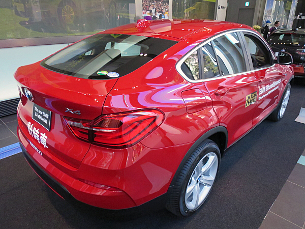 BMW X4 xDrive 28i | Car and Moto in Japan
