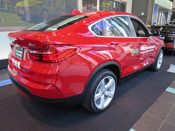 BMW X4 xDrive 28i | Car and Moto in Japan